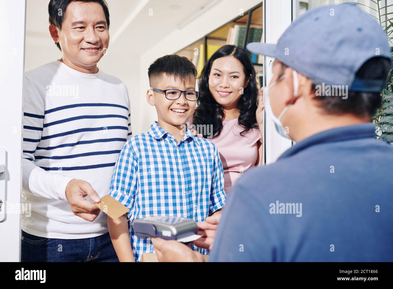 Family receiving packag Stock Photo - Alamy