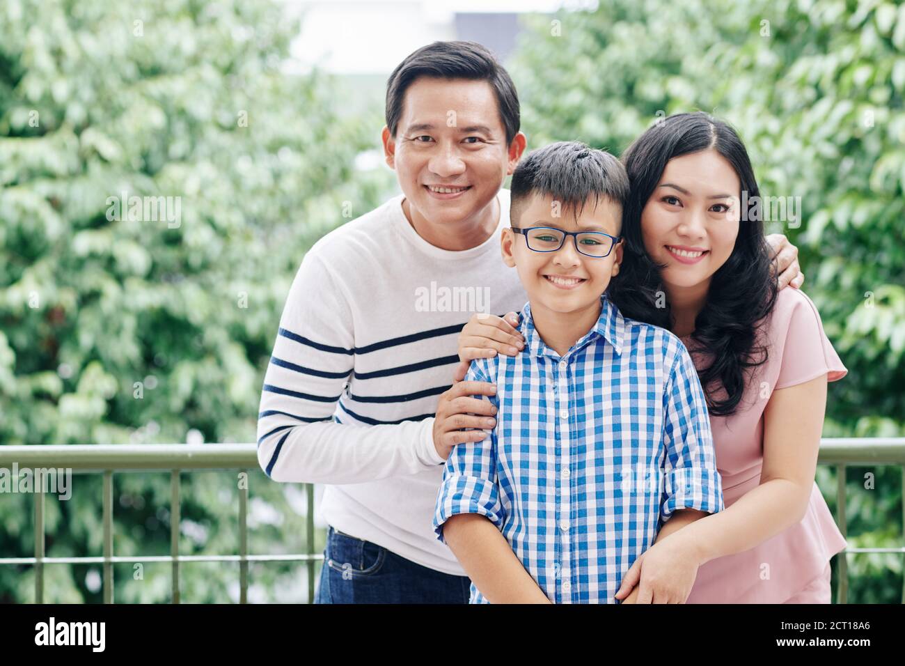 Happy Vietnamese family Stock Photo - Alamy
