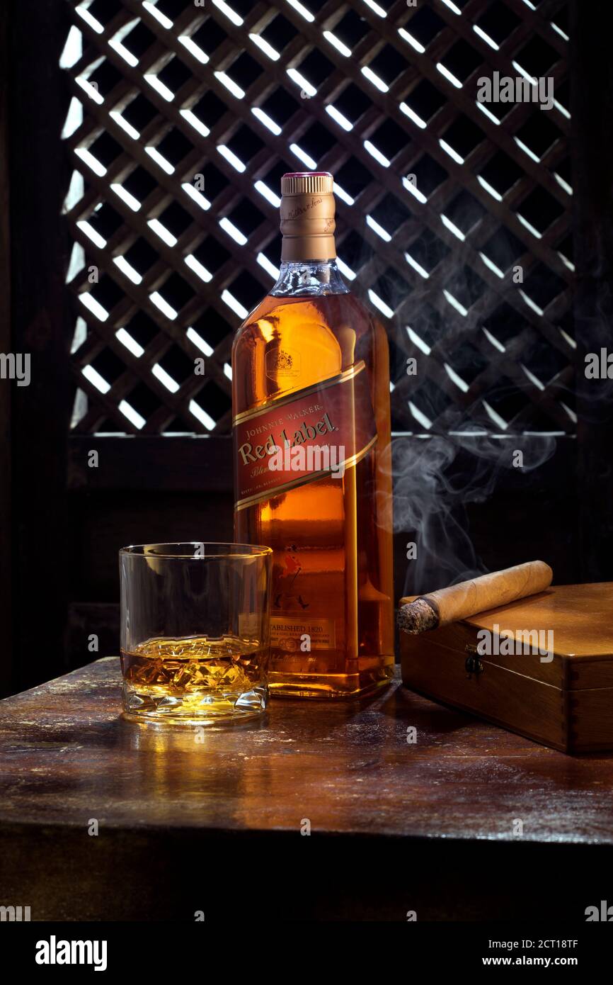 red label and cigar Stock Photo - Alamy