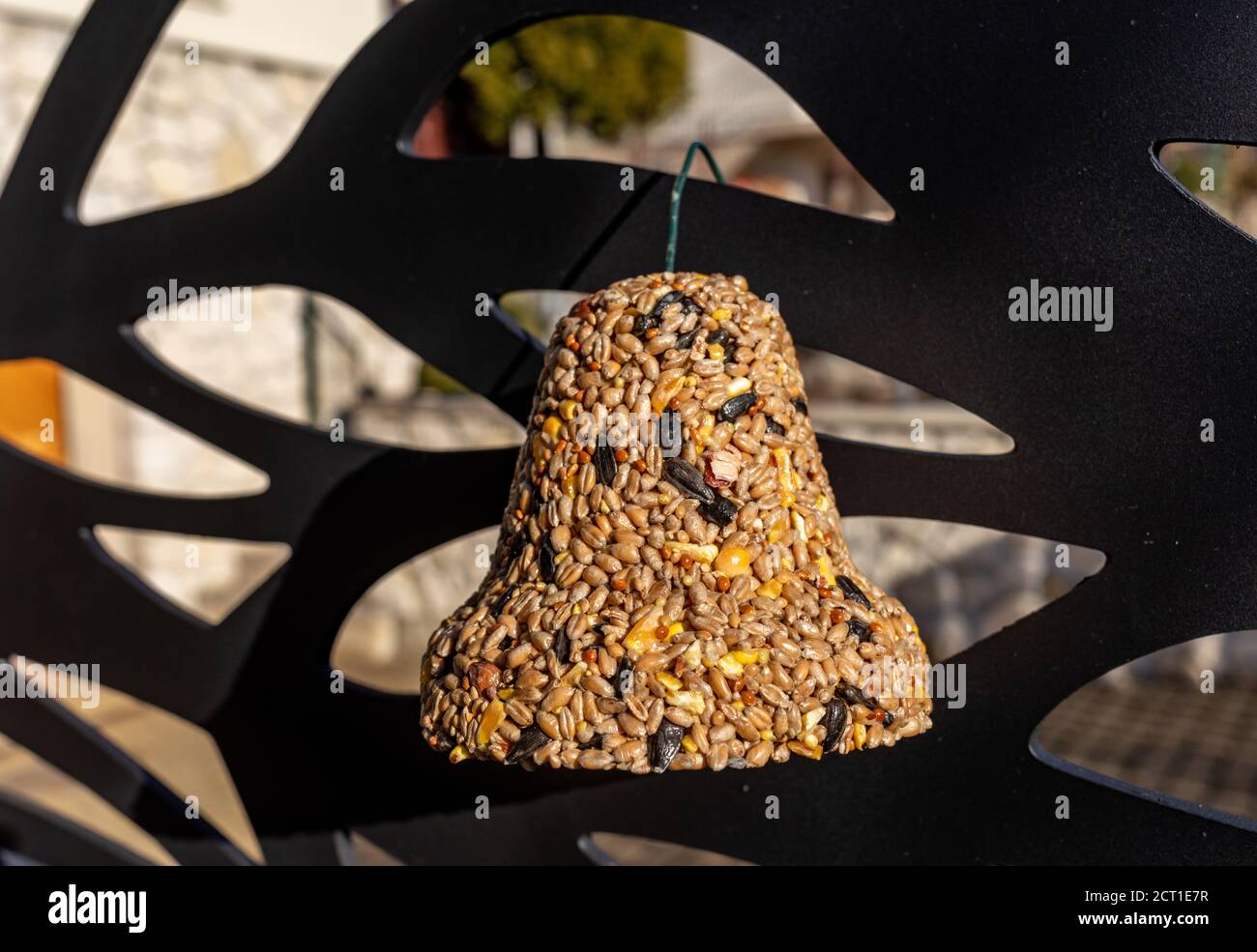 Bell from various grains, a delicacy for all the birds in the garden ...