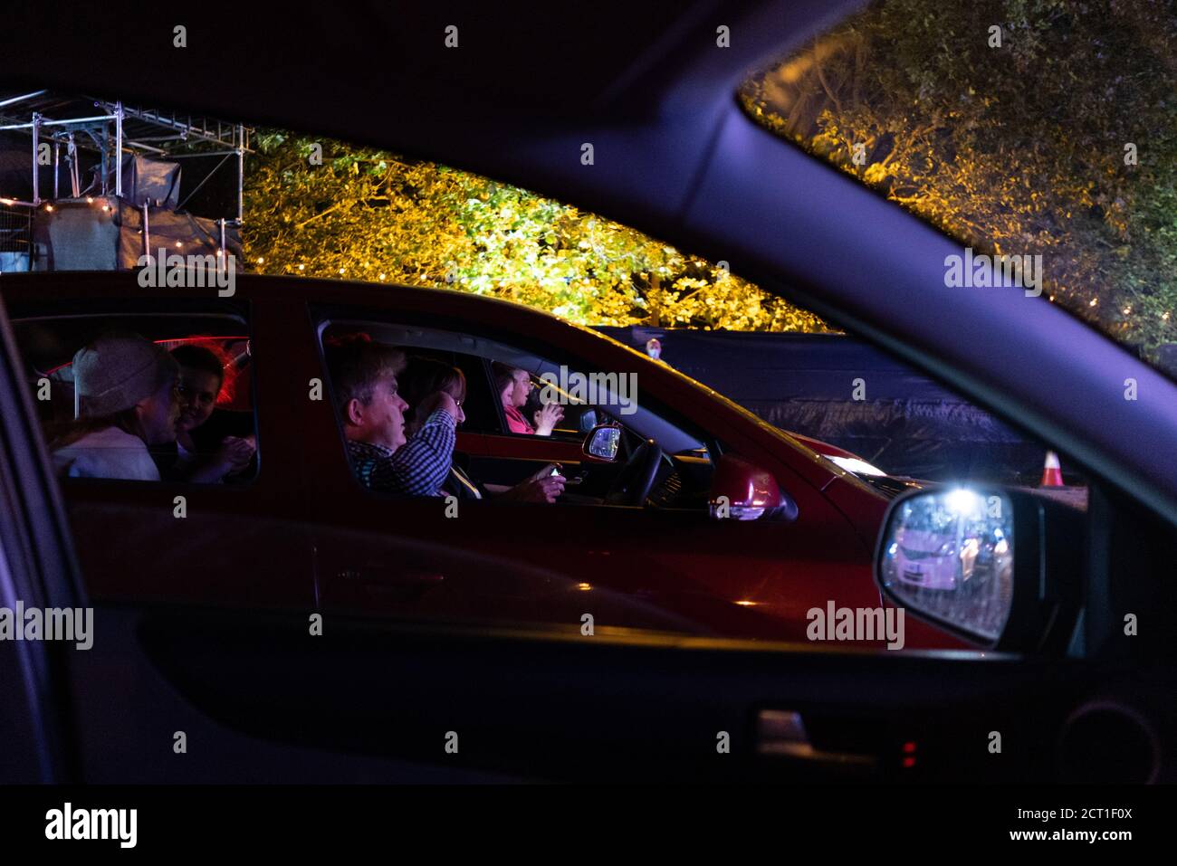 Opera audience london hi-res stock photography and images - Alamy