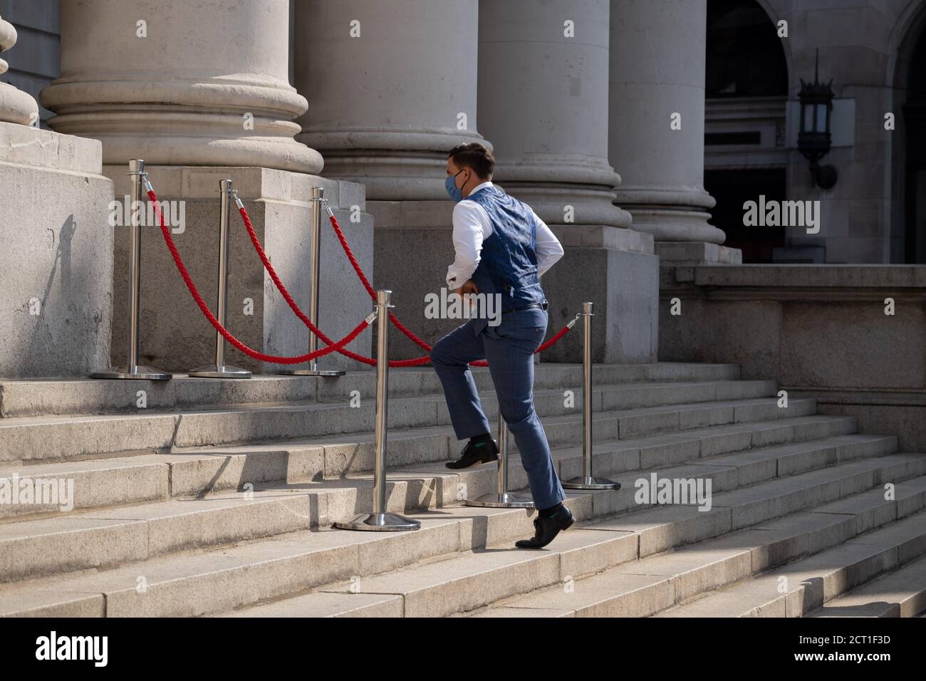 Waiter running hi-res stock photography and images - Alamy