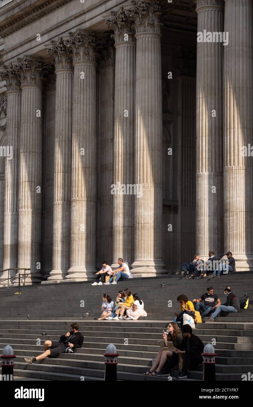 St pauls cathedral steps hi-res stock photography and images - Alamy