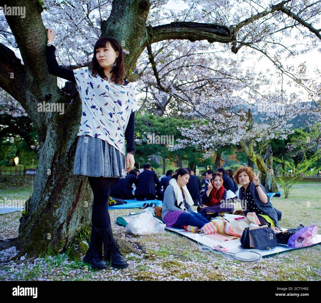 Japanese girls having picnic in Ritsurin koen garden, Takamatsu city ...