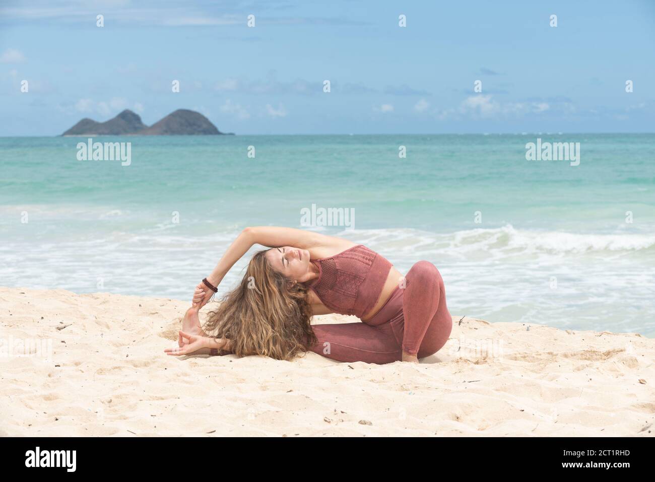 Yoga on the beach Stock Photo - Alamy