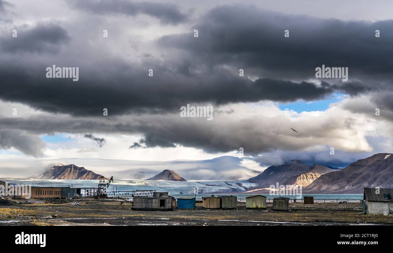 Pyramiden and surrounds in Svalbard Stock Photo - Alamy