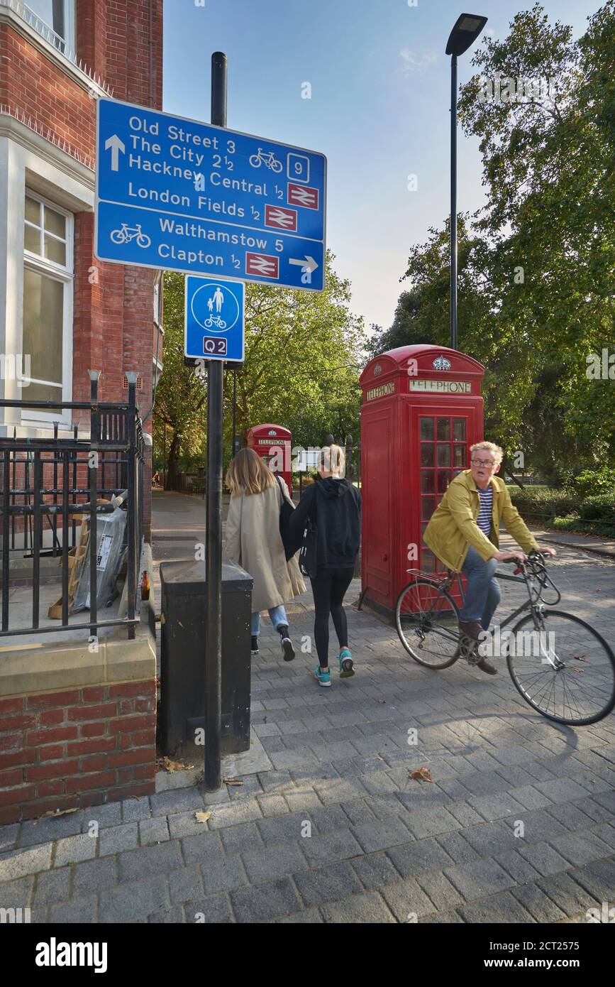 cycle route hackney east london cycling in london Stock Photo - Alamy