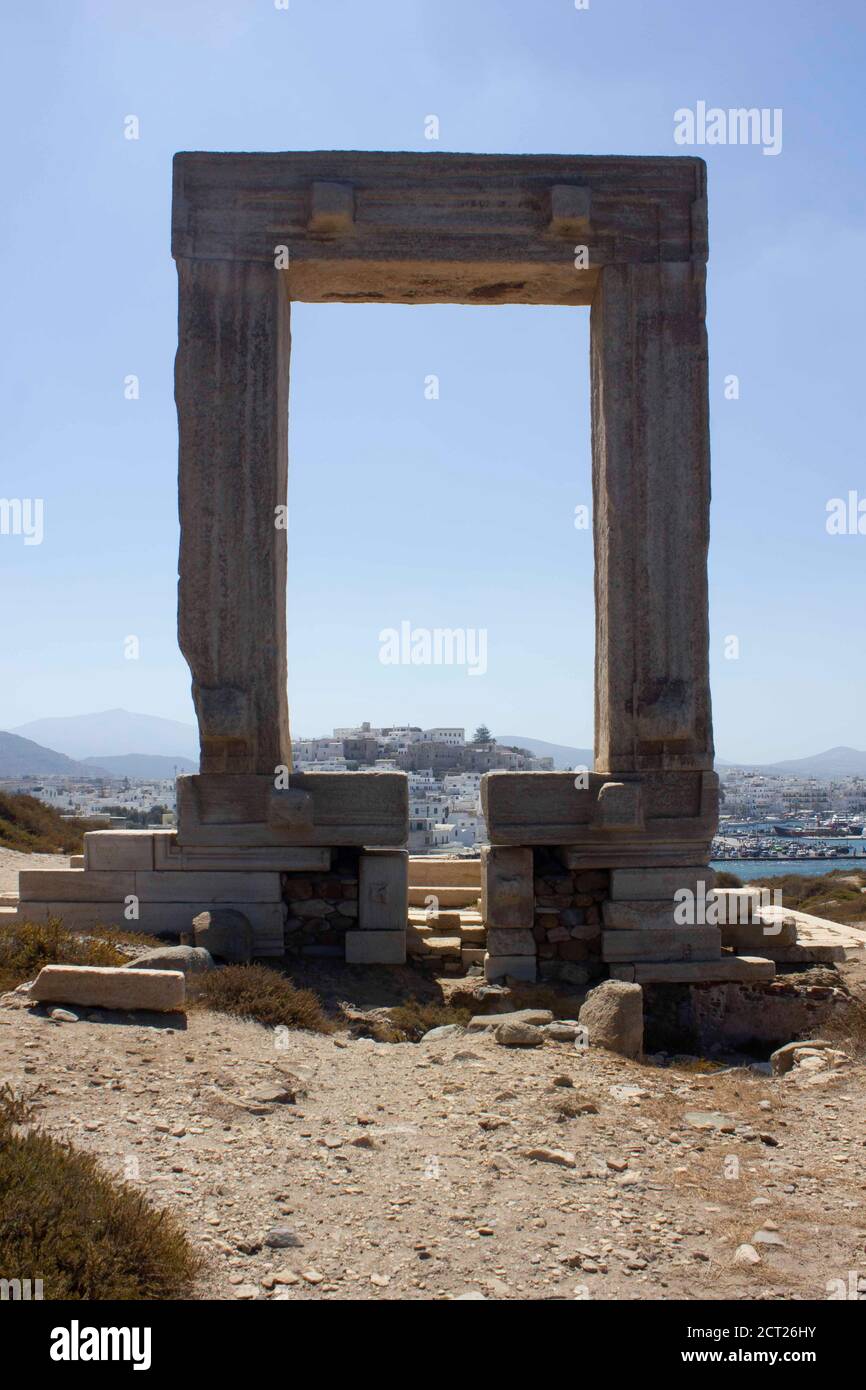 Day view of Portara marble gate in Naxos Stock Photo - Alamy