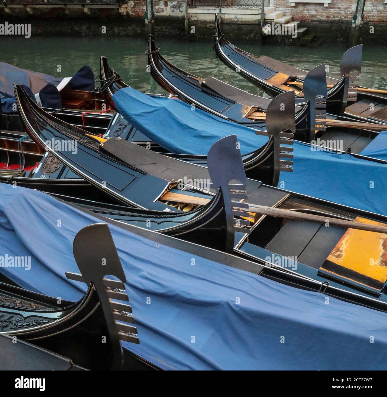Single oar propulsion hi-res stock photography and images - Alamy