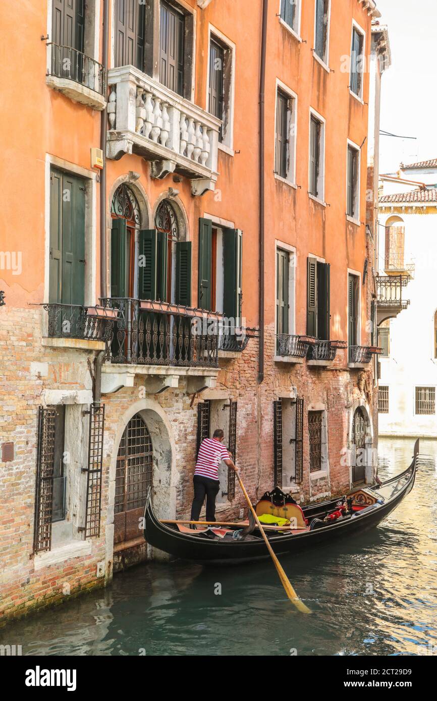 Single oar propulsion hi-res stock photography and images - Alamy