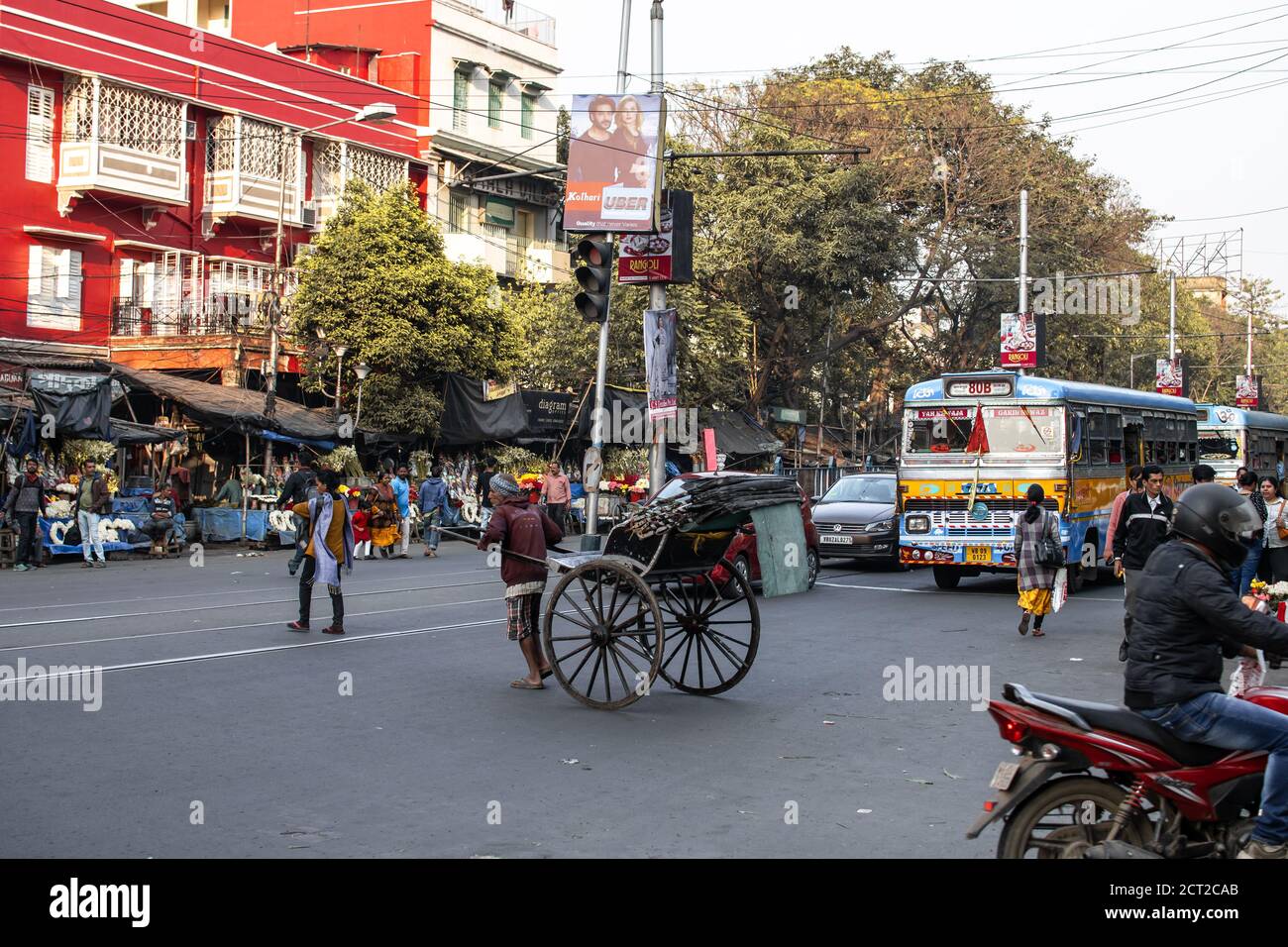 India bus stop hi-res stock photography and images - Alamy