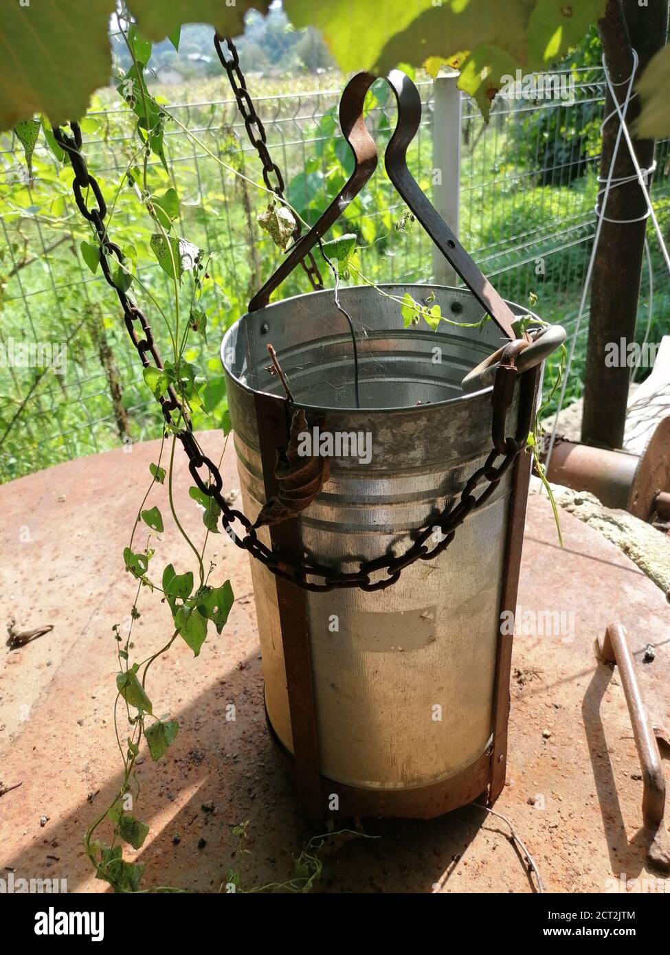 Fetch bucket hi-res stock photography and images - Alamy