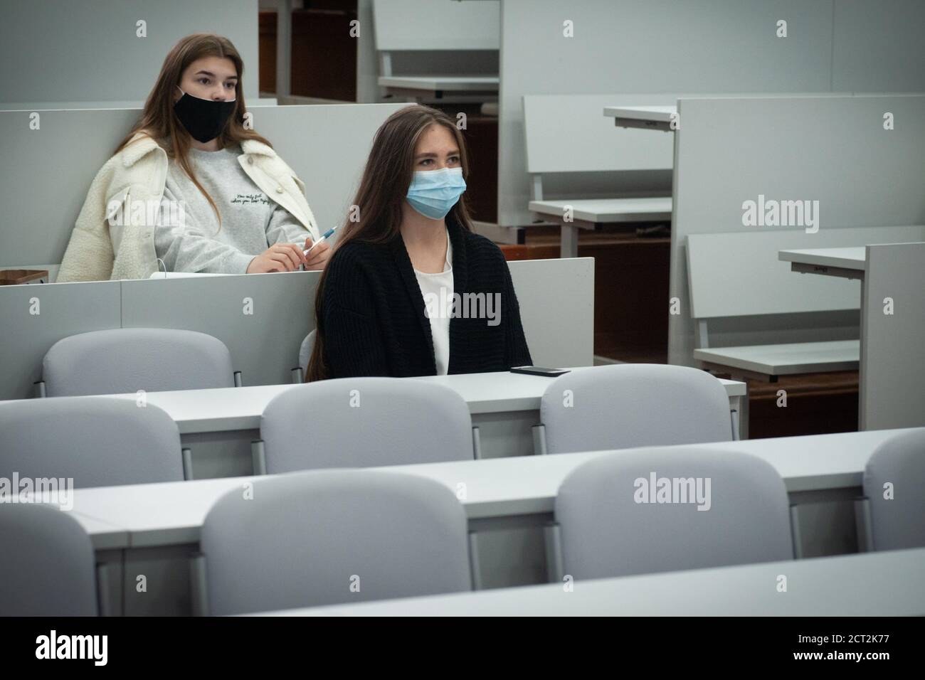 High school students wearing masks hi-res stock photography and images ...