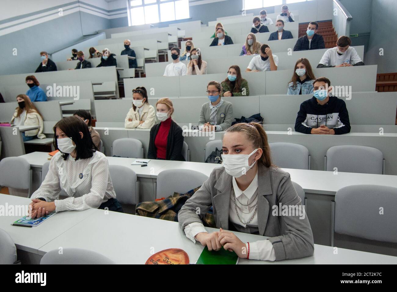 High school students wearing masks hi-res stock photography and images ...