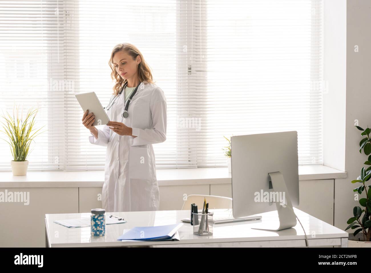 Clinician tablet hi-res stock photography and images - Alamy