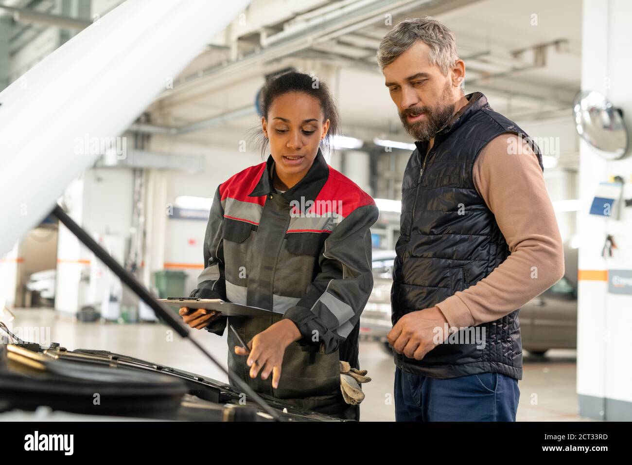 Car factory worker female hi-res stock photography and images - Alamy