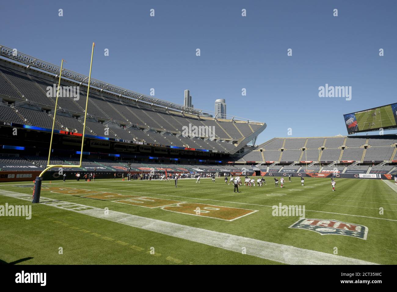 Soldier field football stadium hi-res stock photography and images - Alamy