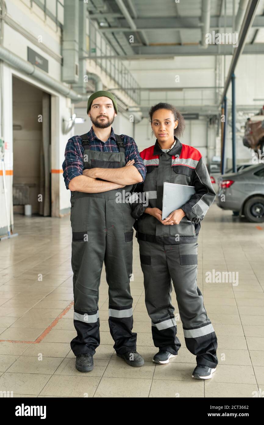 Car repair center hi-res stock photography and images - Alamy
