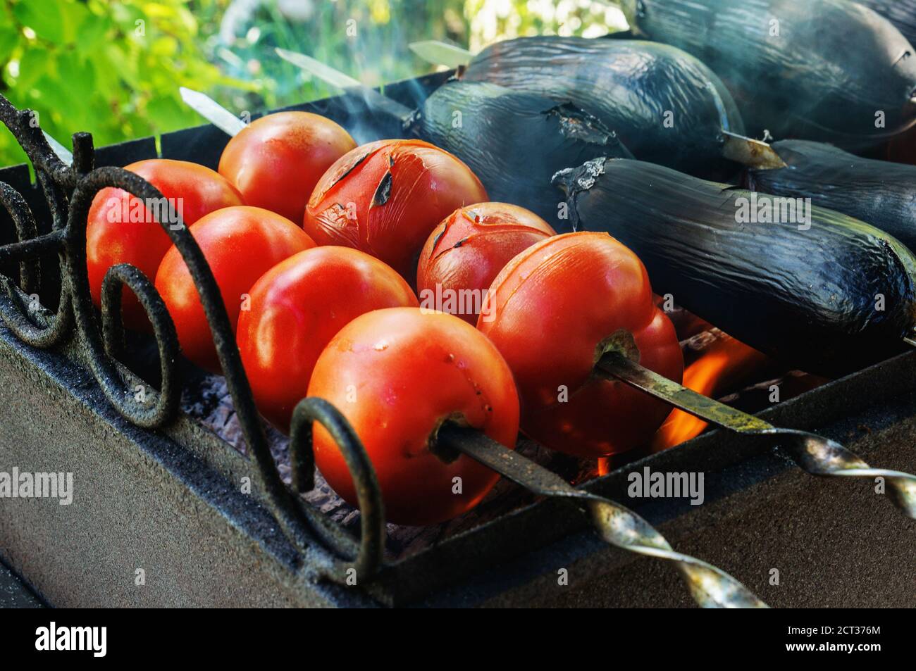 prepare an Oriental dish, grilled vegetables are baked. Pepper eggplant ...
