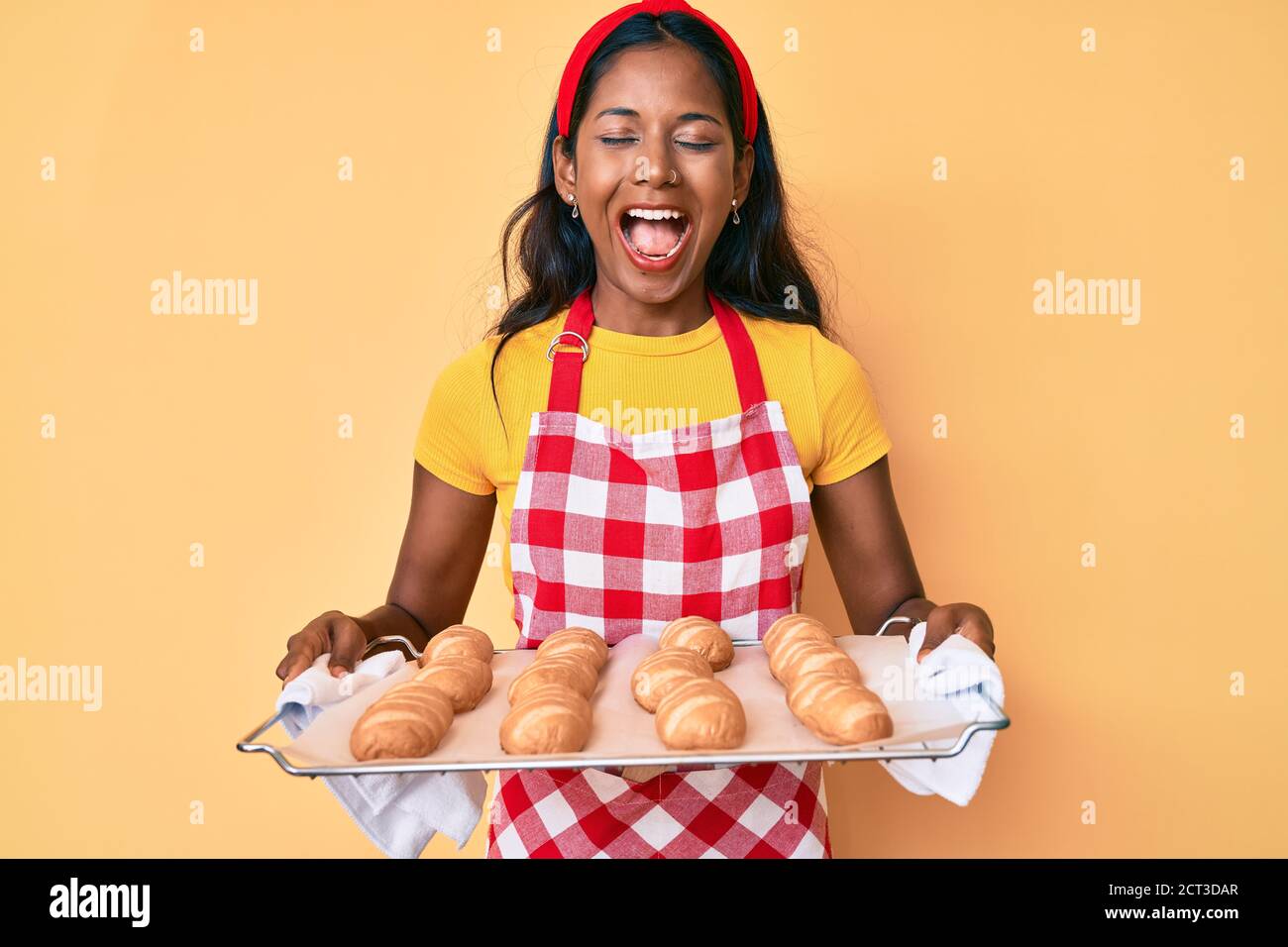 Laughing baker loaf bread hi-res stock photography and images - Alamy