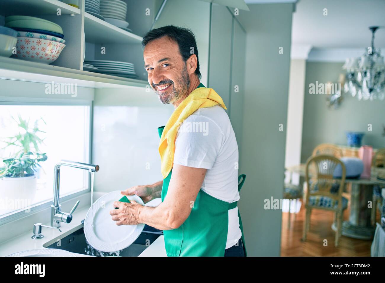 Old man sink cleaning dishes hi-res stock photography and images - Alamy