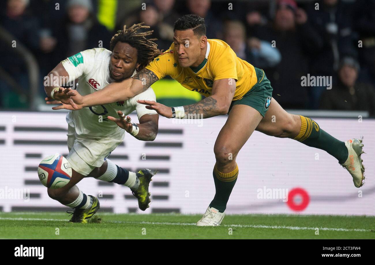 MARLAND YARDE SCORES A TRY DESPITE THE DESPERATE TACKLE OF REECE HODGE ...