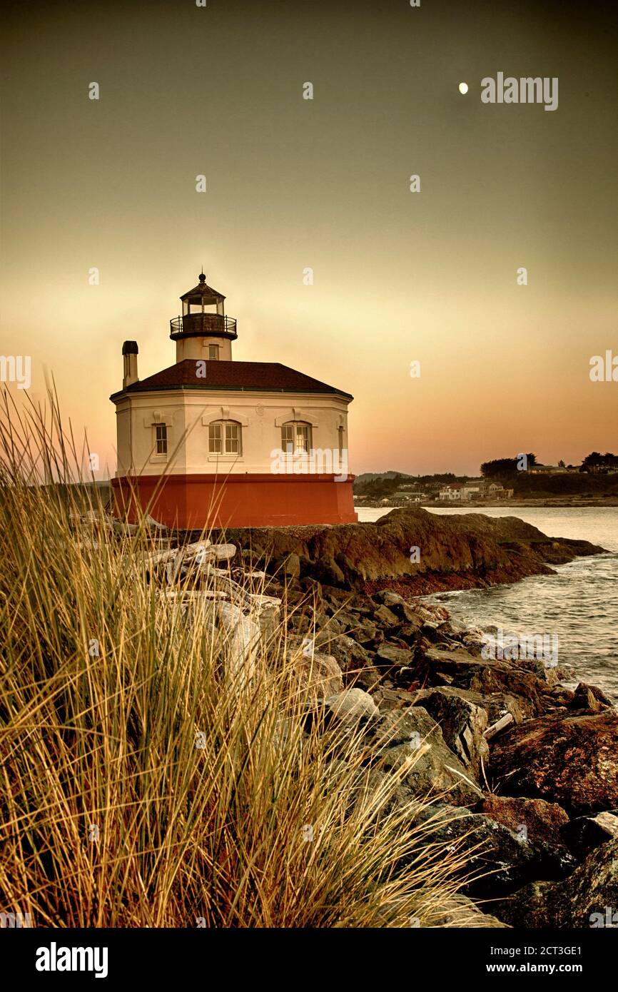 Bandon Beach, Oregon lighthouse on the pacific coast Stock Photo - Alamy