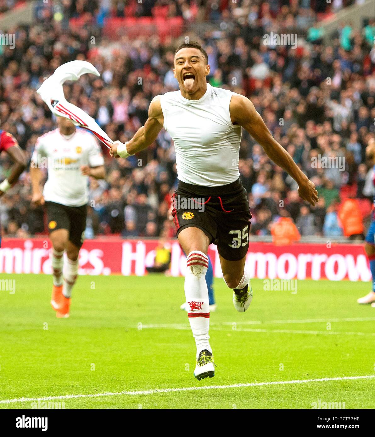 JESSE LINGARD CELEBRATES SCORING THE WINNING GOAL Crystal Palace v ...