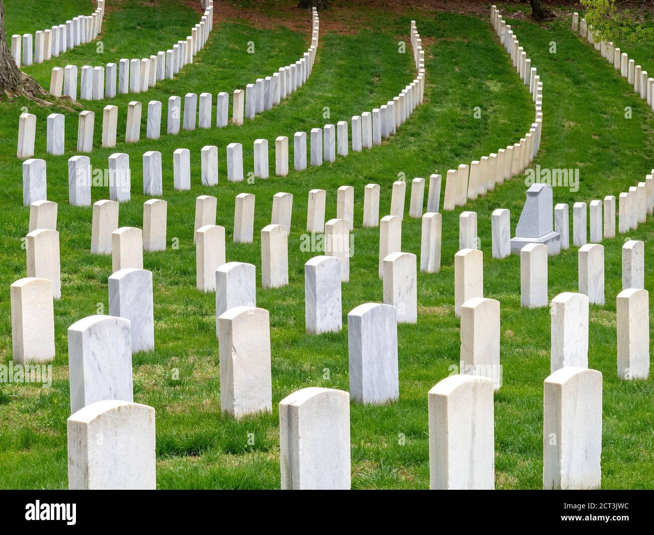 Lines of headstones hi-res stock photography and images - Alamy