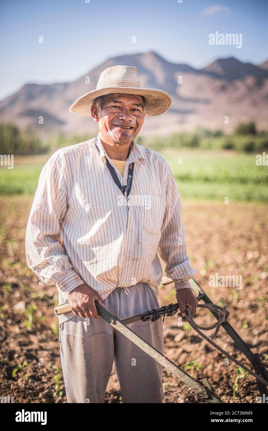 Andes farmer hi-res stock photography and images - Alamy
