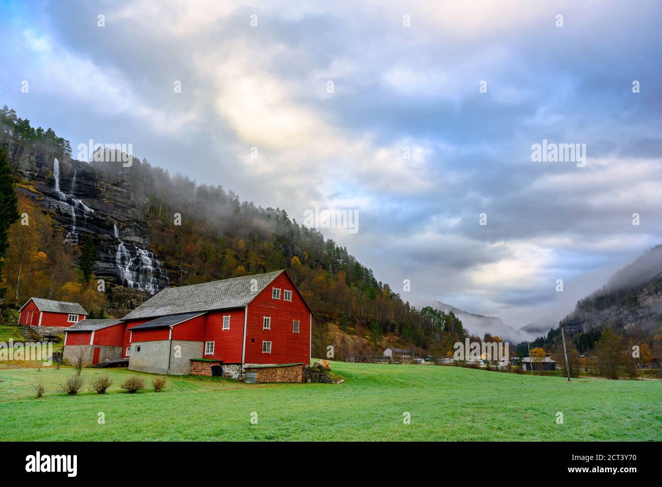 Norway cottage hi-res stock photography and images - Alamy