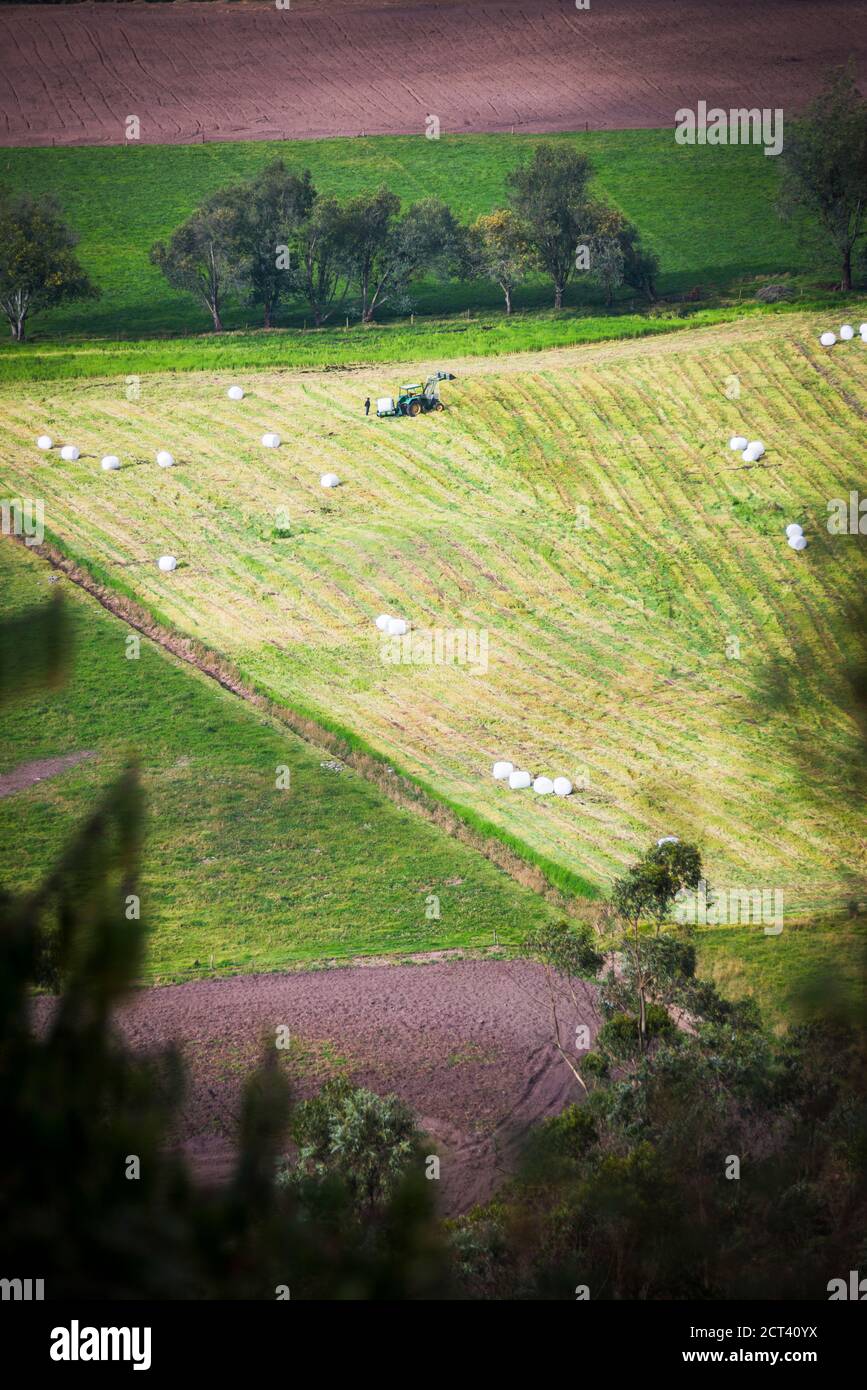 Ecuador rural countryside fields hi-res stock photography and images ...