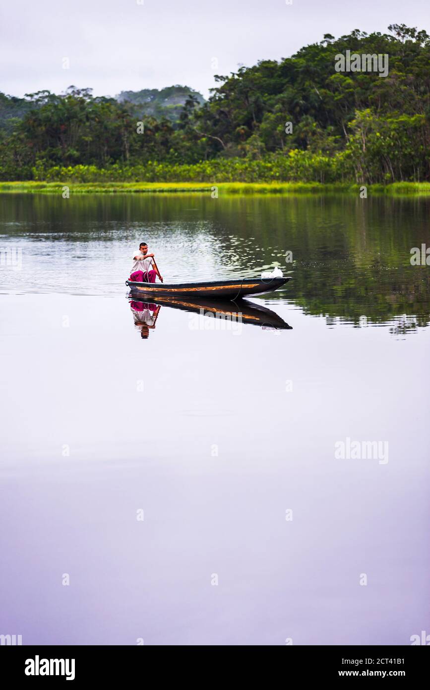 Dugout canoe amazon river hi-res stock photography and images - Alamy