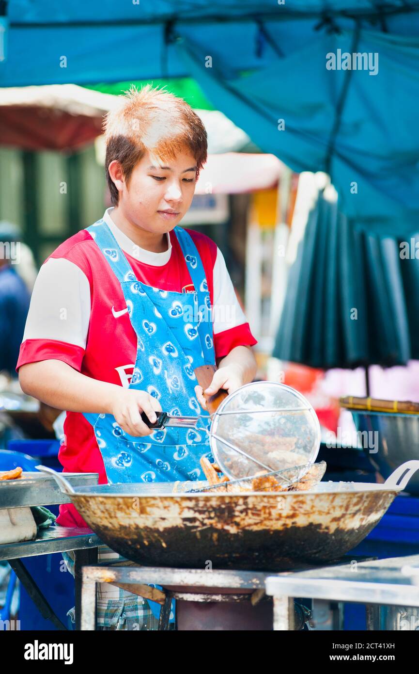 Thai man cooking banana fritters in Bangkok, Thailand, Southeast Asia ...