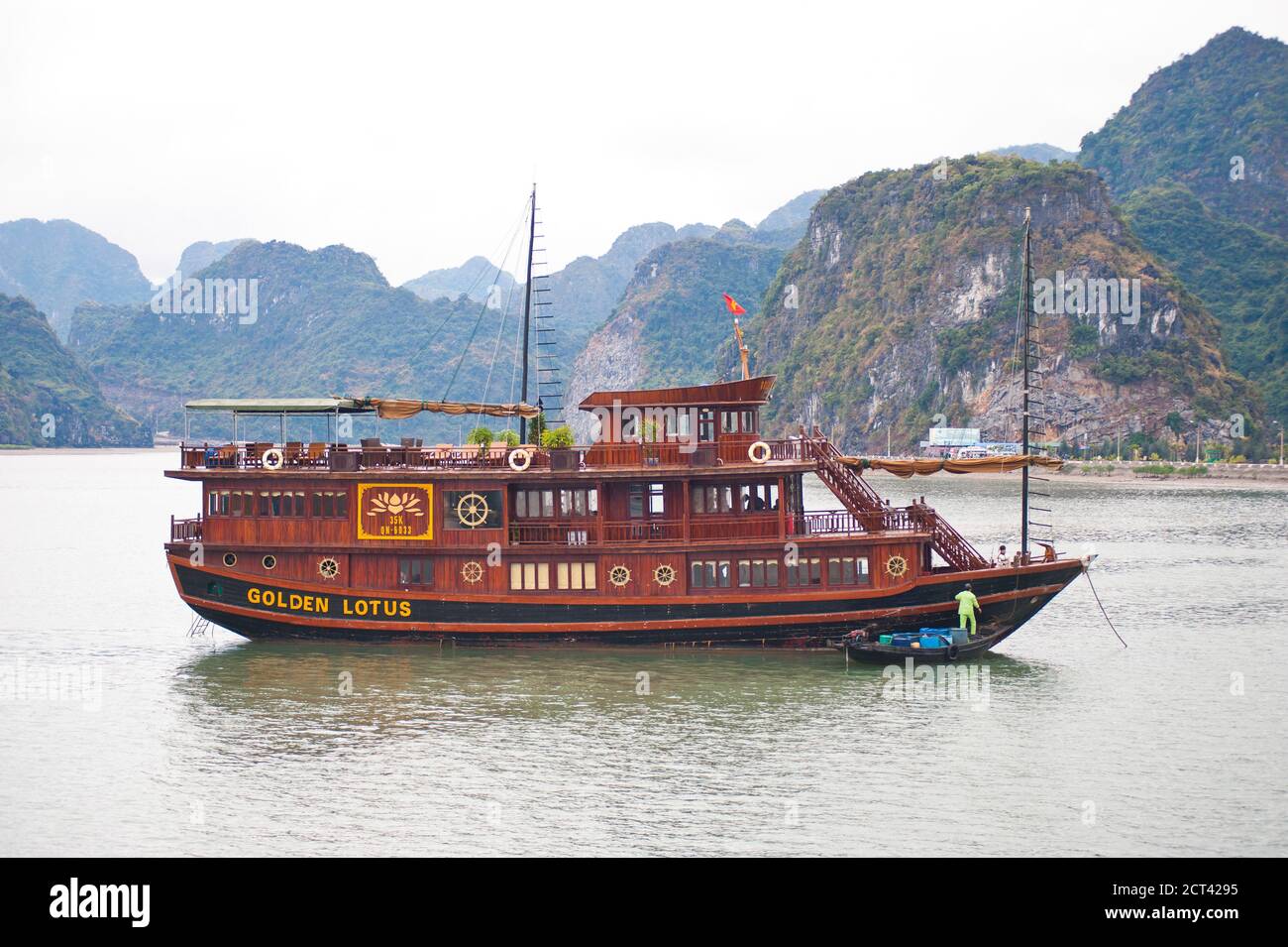 Junk ship hi-res stock photography and images - Alamy