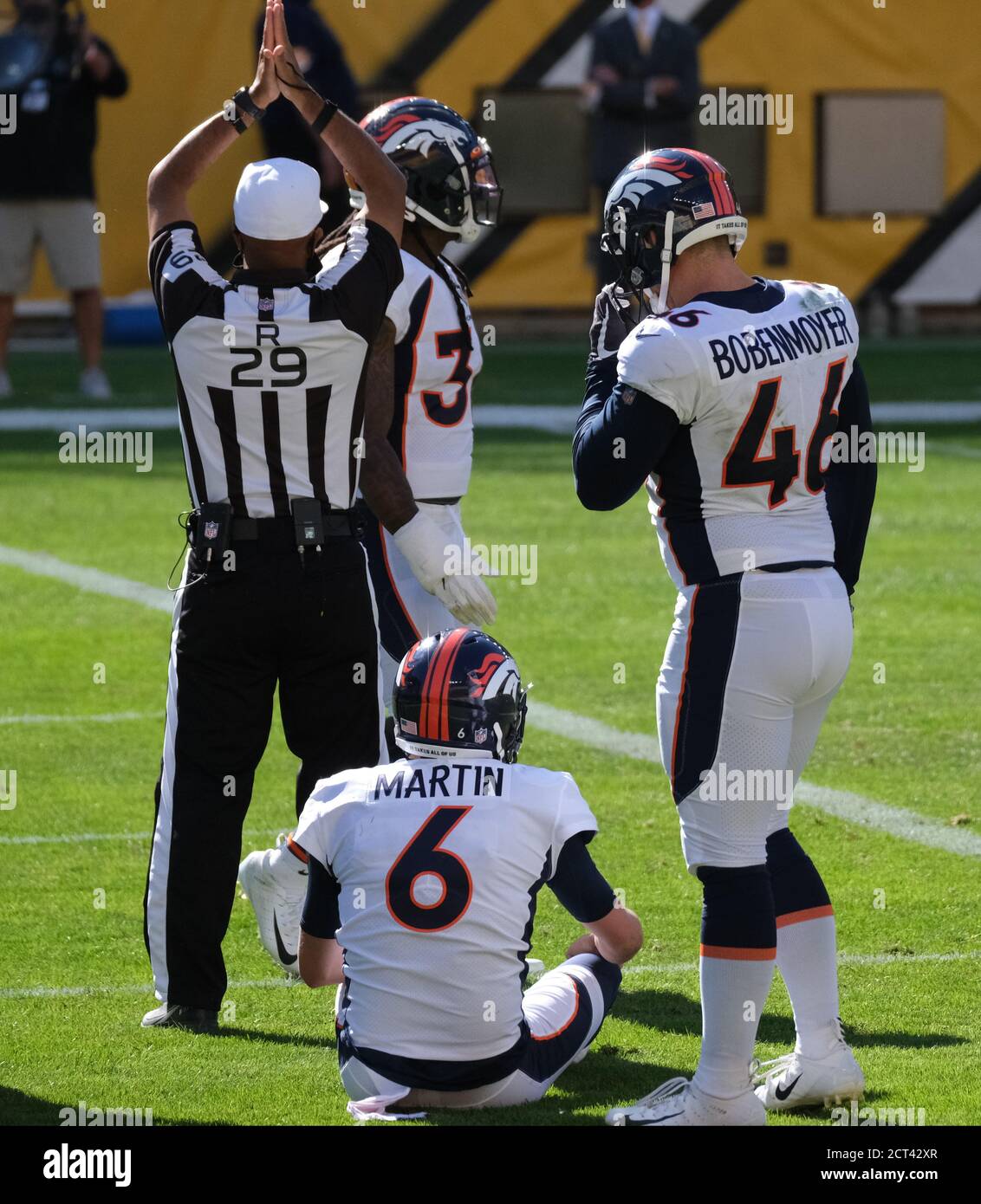 Sam martin broncos hi-res stock photography and images - Alamy