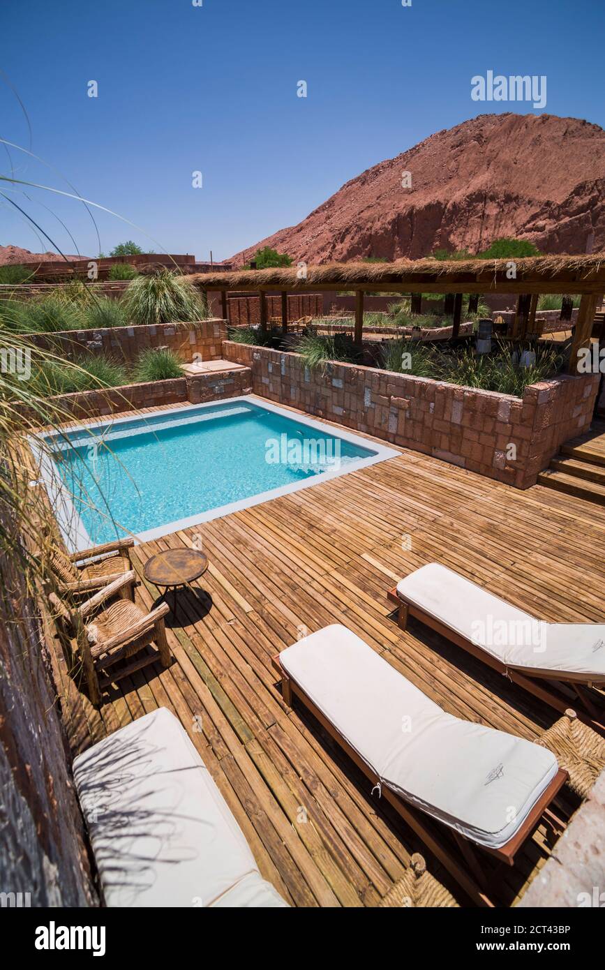 Luxury desert pool hi-res stock photography and images - Alamy