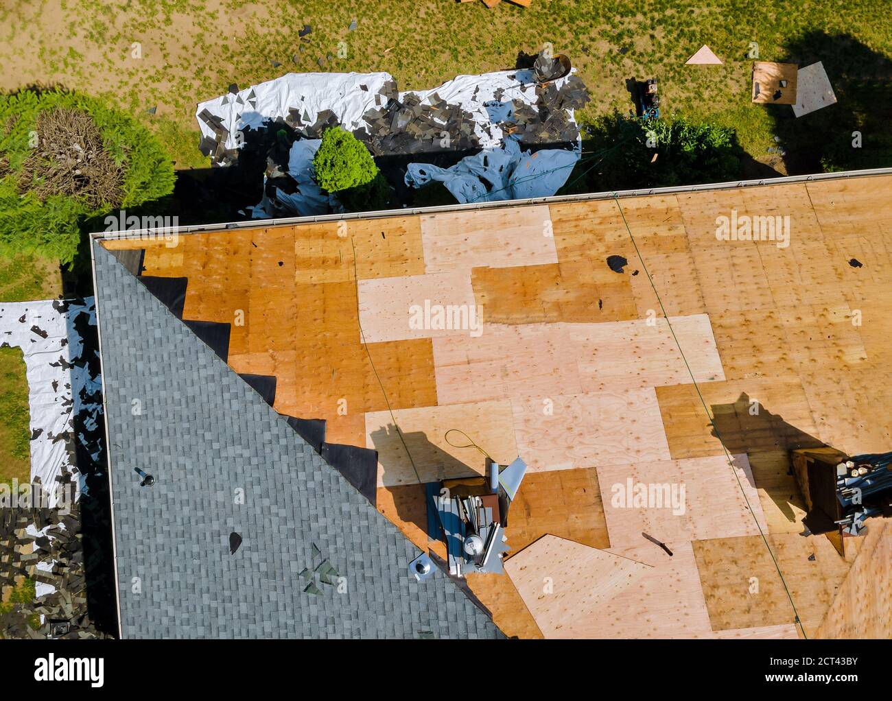 Applying Shingles High Resolution Stock Photography and Images - Alamy