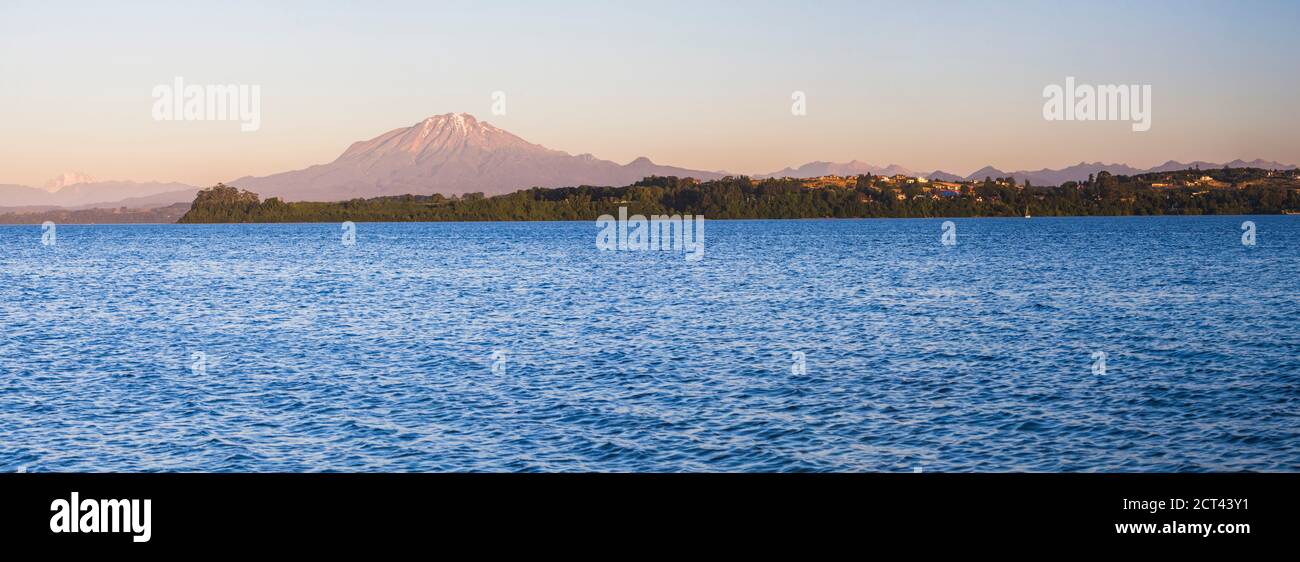 Sunset Calbuco Volcano (Volcan Calbuco) and Llanquihue Lake, Puerto ...