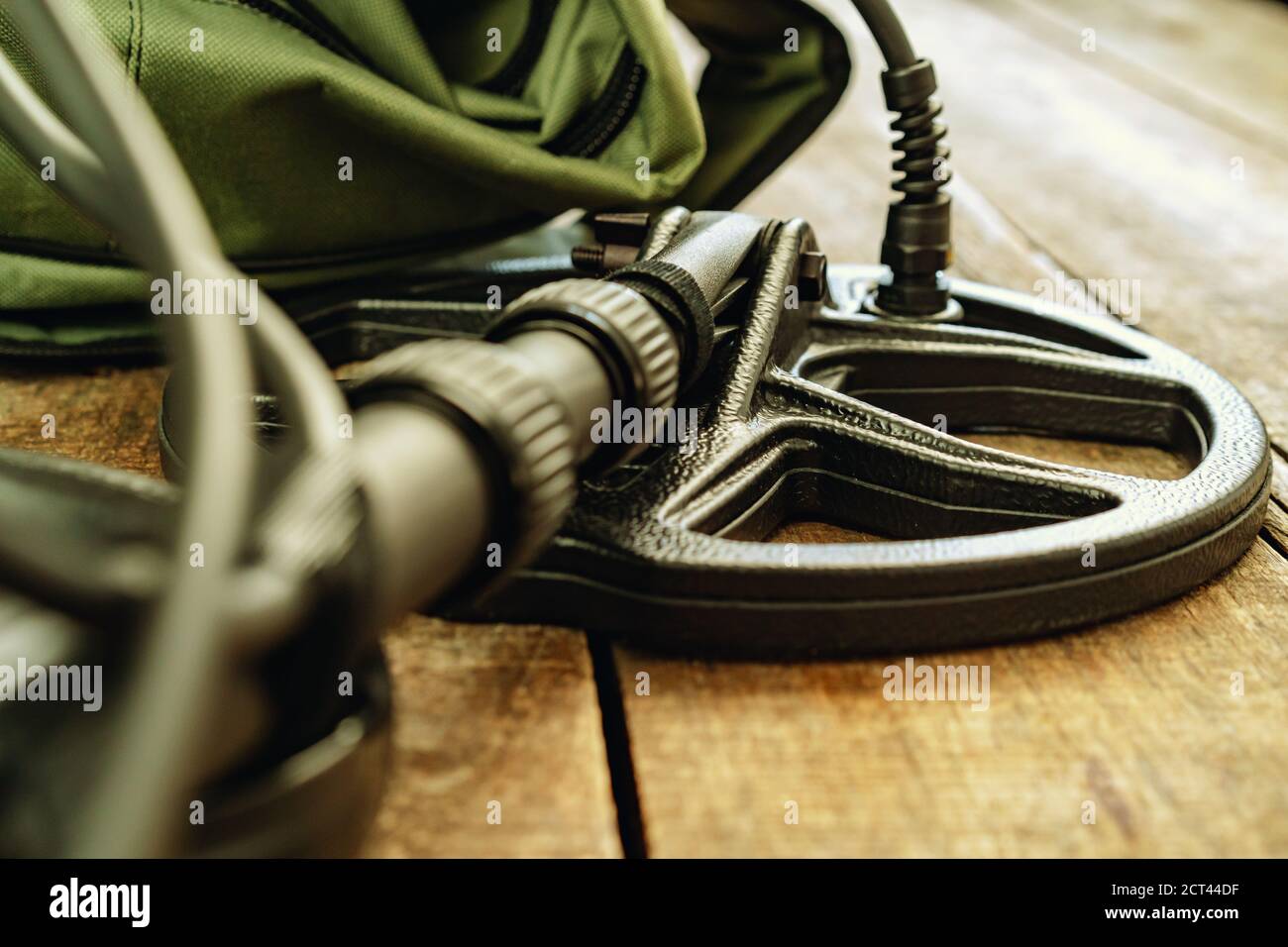 Metal detector tool on wooden board close up Stock Photo - Alamy