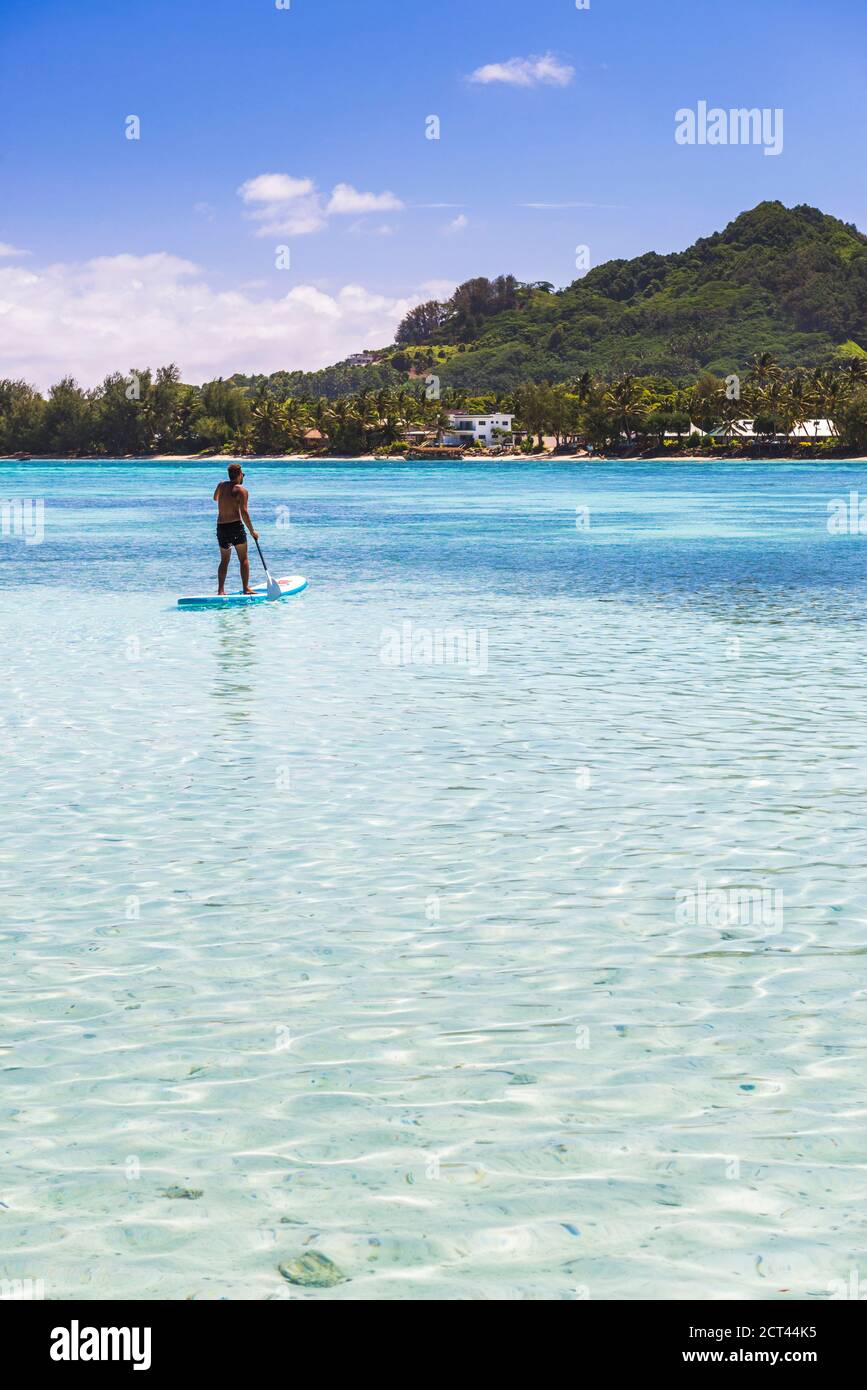 Paddleboarding in Muri Lagoon, Rarotonga, Cook Islands Stock Photo - Alamy