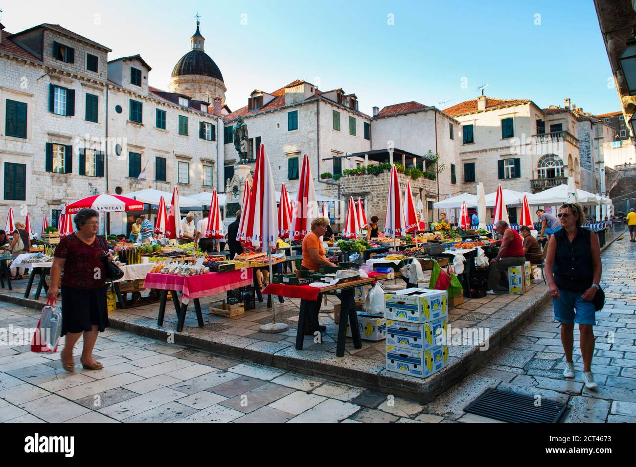 Dubrovnik Market, aka Gundulic fruit market in Gundulic Square ...