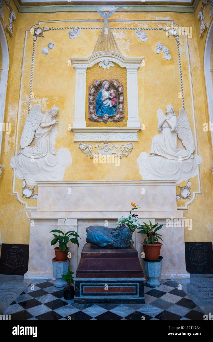 Interior of Duomo (Noto Cathedral, Cattedrale di Noto), Noto, Sicily ...