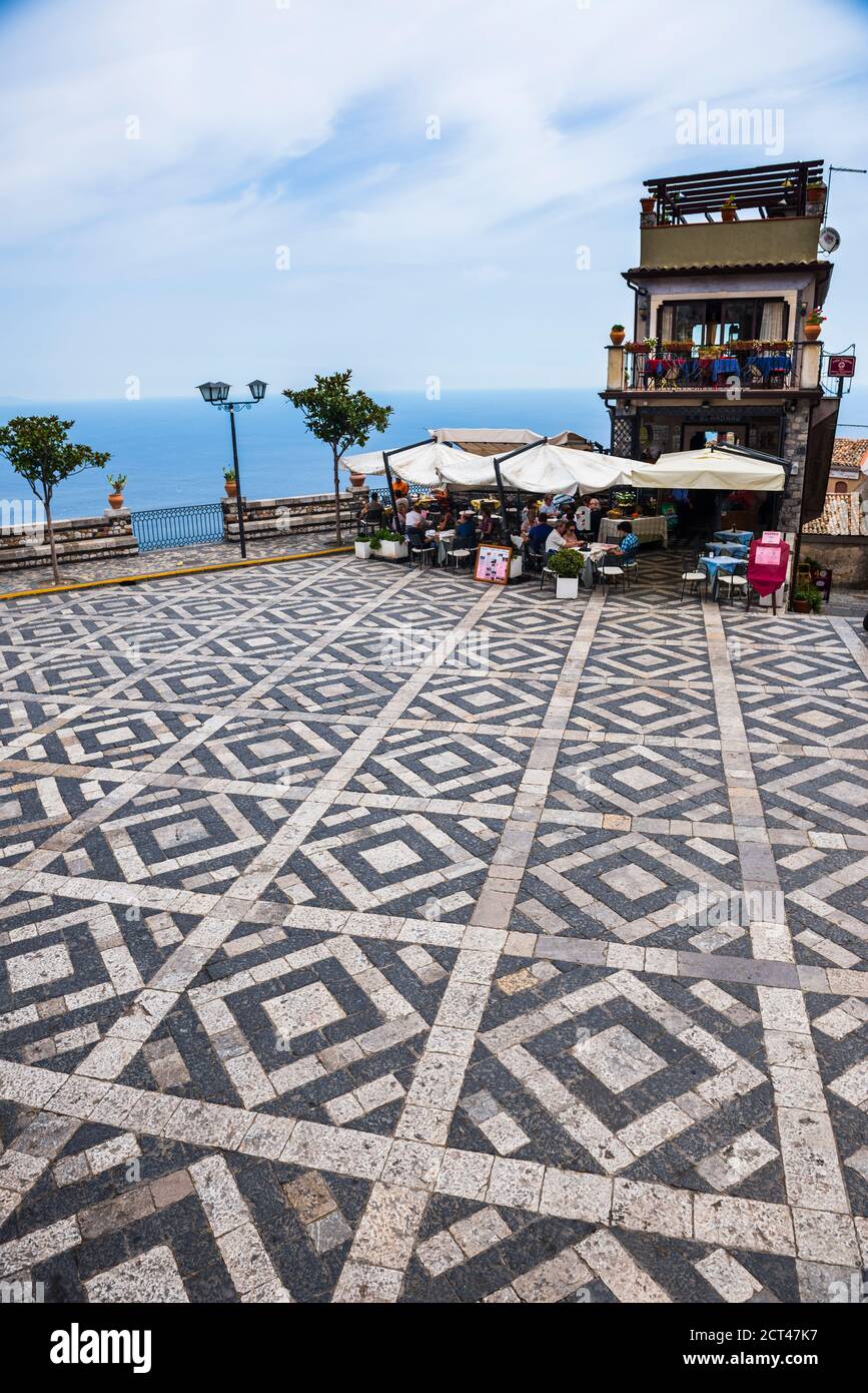 Sicily taormina cafe hi-res stock photography and images - Alamy