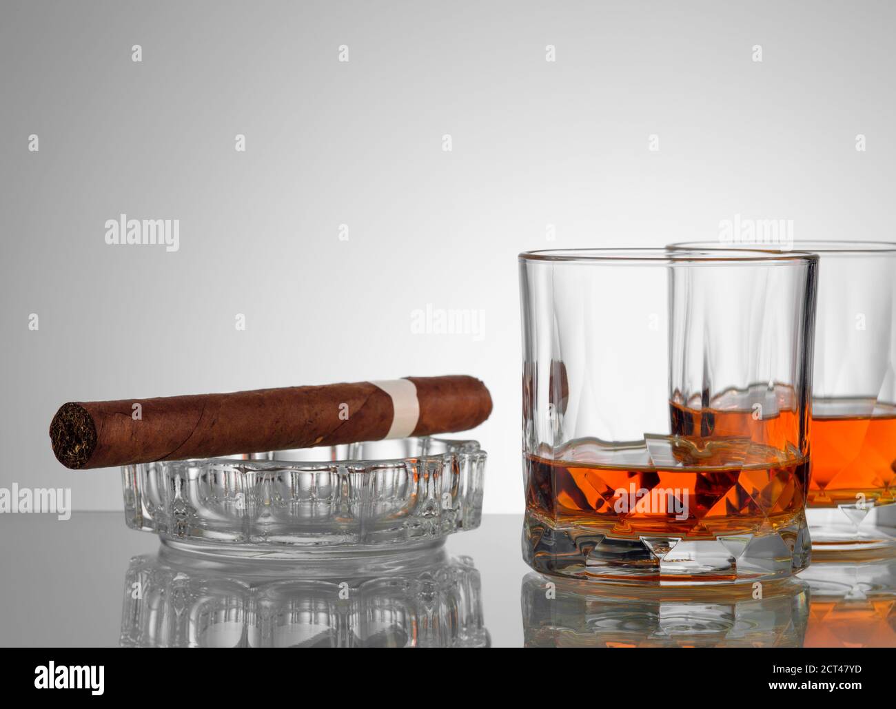 rum and cigar Stock Photo - Alamy