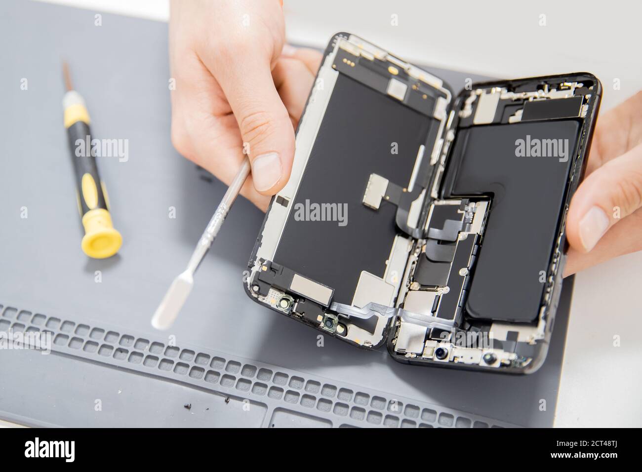 Mobile phone chip repair process, battery replacement and broken screen ...