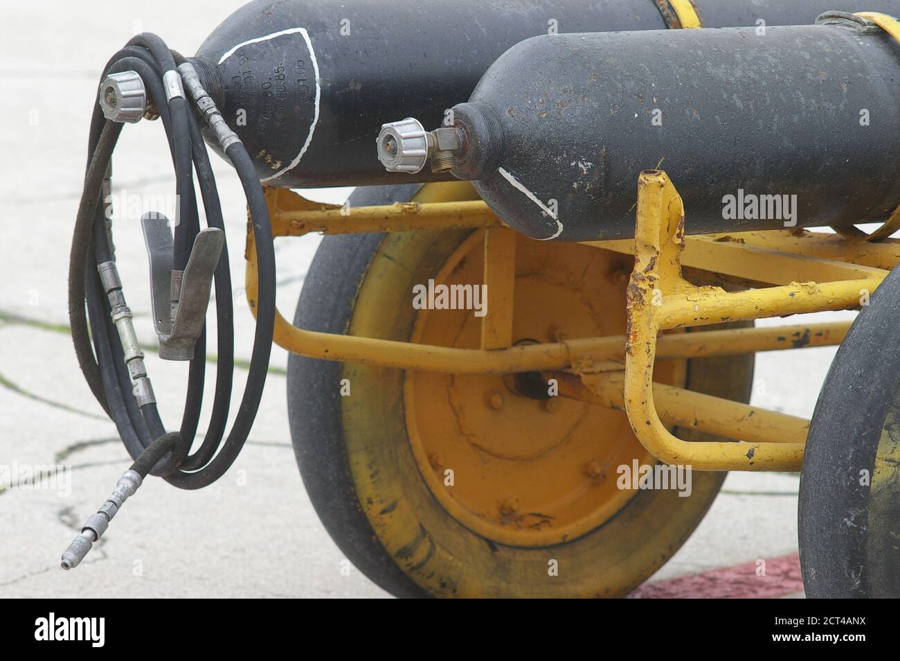 Helium gas cylinder balloons hi-res stock photography and images - Alamy