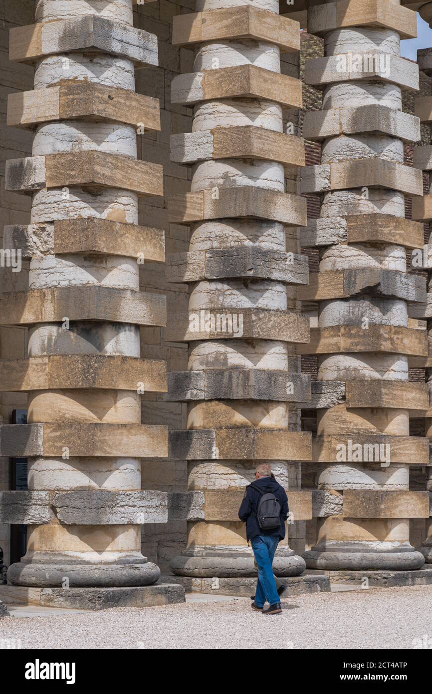 Cubic stones hi-res stock photography and images - Alamy