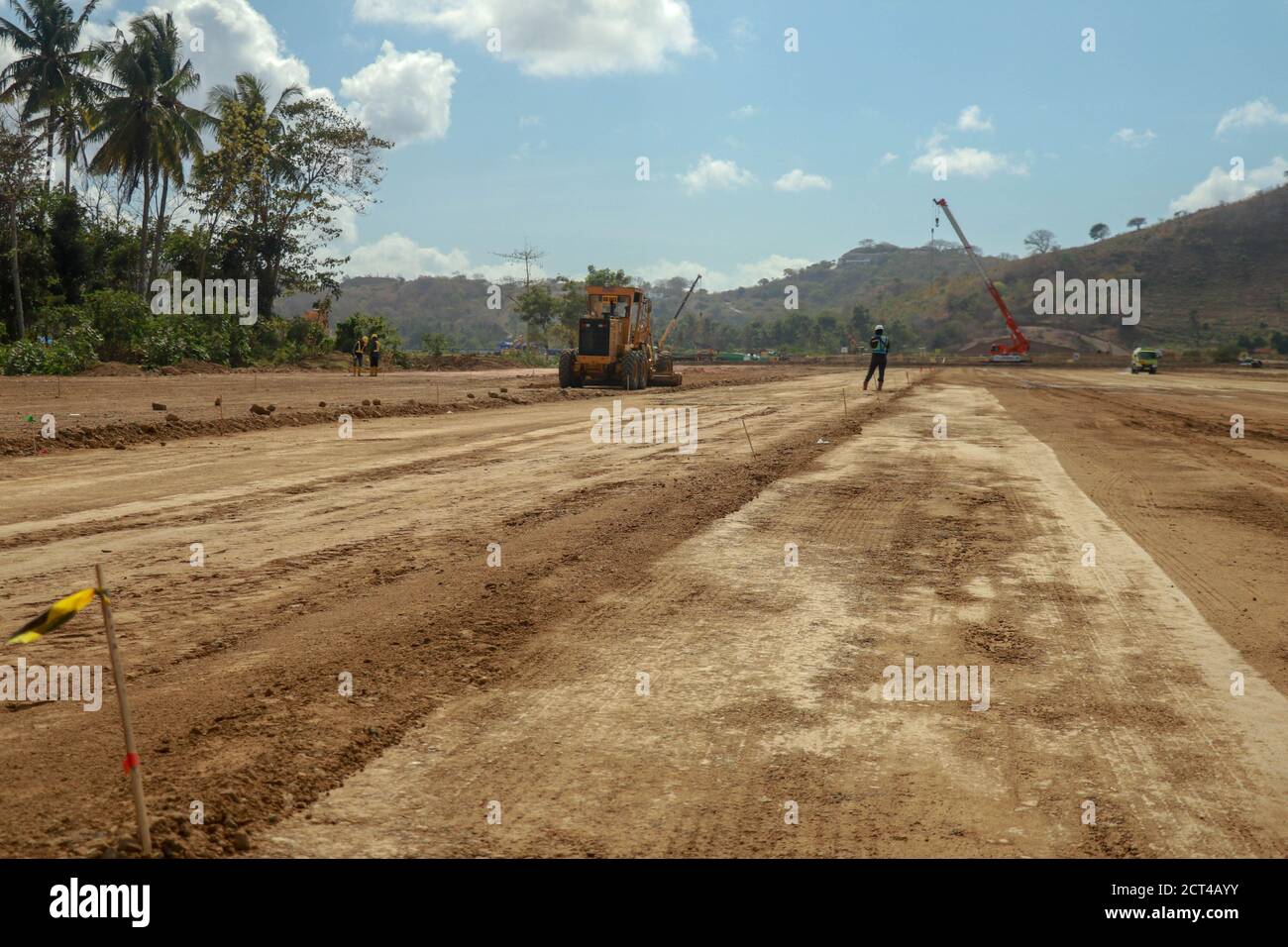 Working machines and heavy equipment adjust the terrain of the race ...