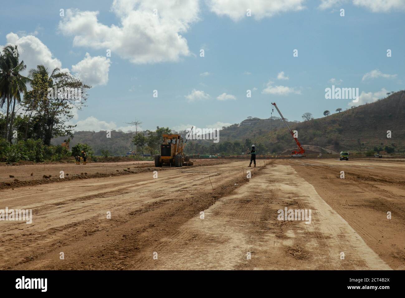 Working machines and heavy equipment adjust the terrain of the race ...